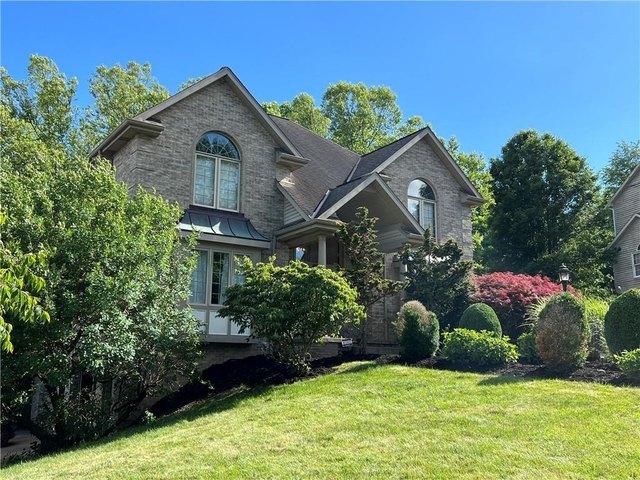 100 Field Club Dr W, McKees Rocks, PA 15136