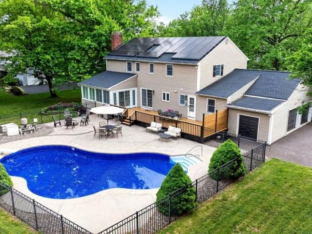 100 Knickerbocker Dr
