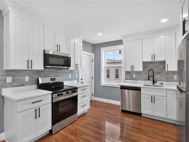 100 Knight Street 5