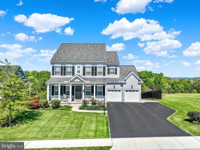 100 Hollyhock Dr, Manchester, PA 17345