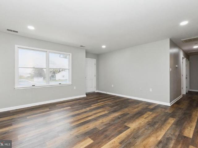 100 Heathrow Lane