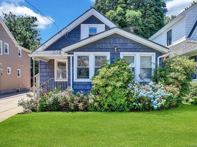 100 Irving Ave, Floral Park, NY 11001