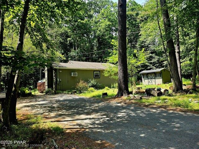 100 Iroquis Trl, Dingmans Ferry, PA 18328