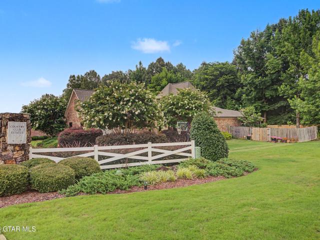 100 Oakmont
