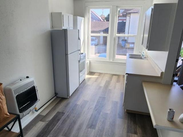 $100 Off First Month's Rent! Updated Townhouse wit