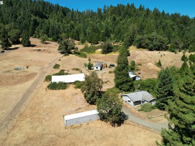 100 Opossum Ln, Myrtle Creek, OR 97457