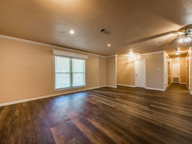 100 Oxford Cove