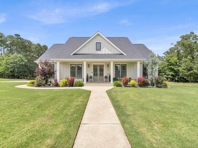 100 Laurie Dr, Mena, AR 71953