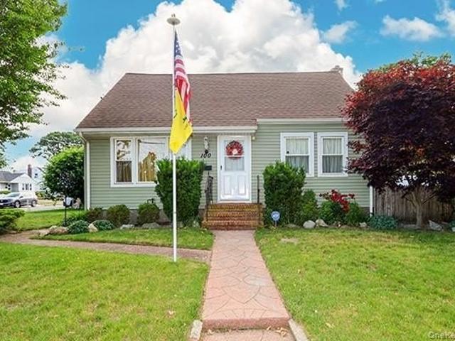 100 Laux Pl, North Bellmore, NY 11710
