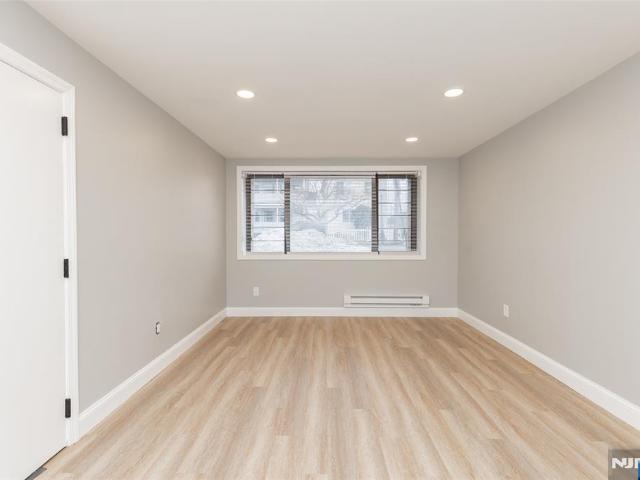 100 Lakeview Avenue