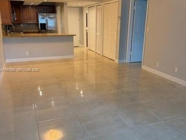 100 Lakeview Dr Apt 115, Weston, FL 33326
