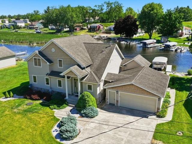 100 Lane 880 Snow Lake Dr, Fremont, IN 46737