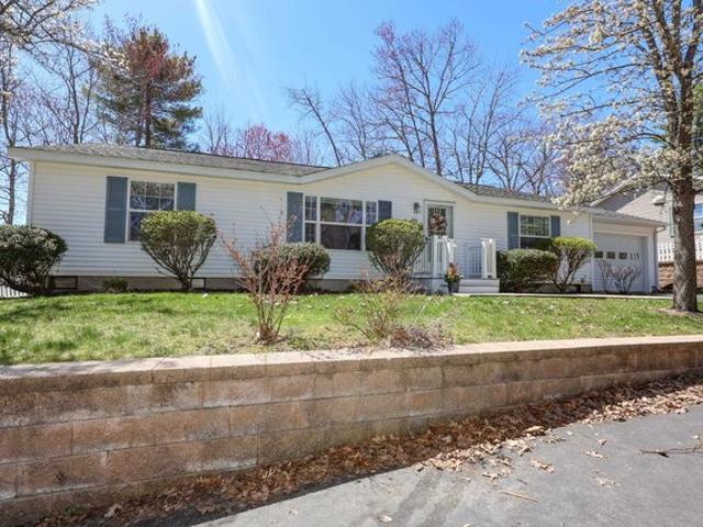 100 Ledgewood Way, Manchester, NH 03104