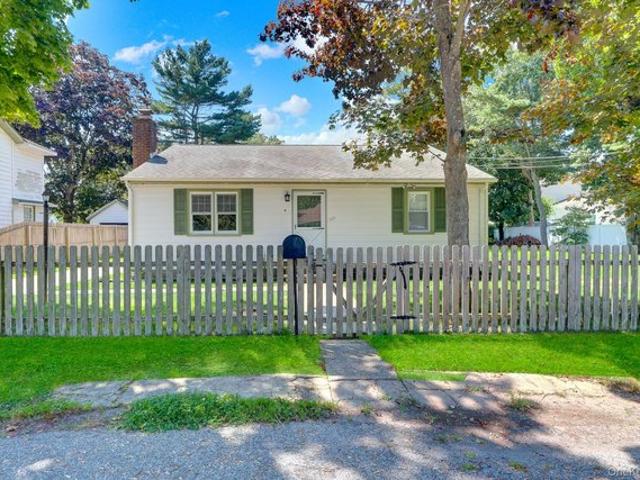 100 Lincoln Dr, Mastic Beach, NY 11951