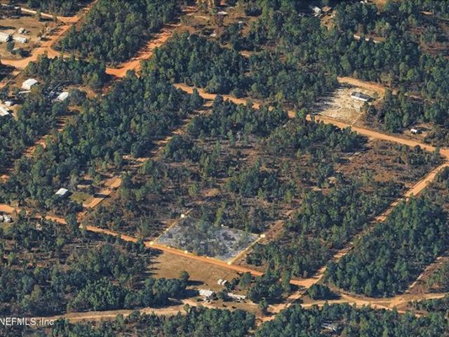 100 Linda Ln, Interlachen, FL 32148