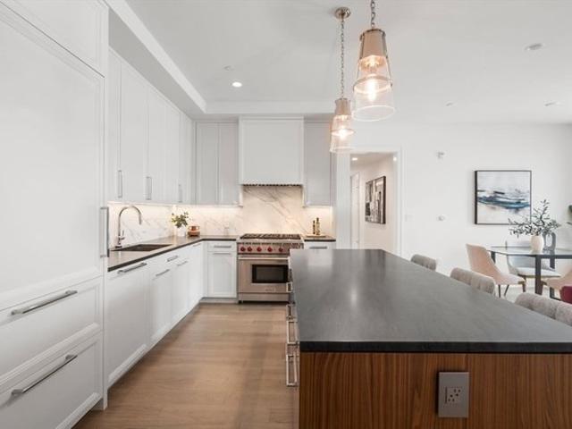 100 Linden St Unit 103, Wellesley, MA 02482