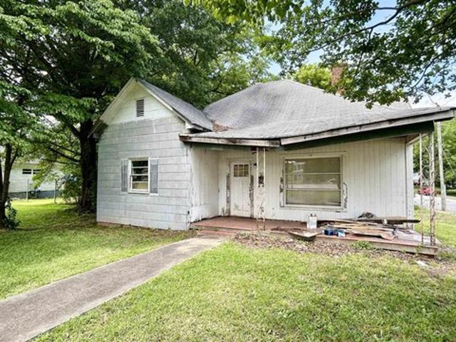 100 Lipscomb St, Gaffney, SC 29340