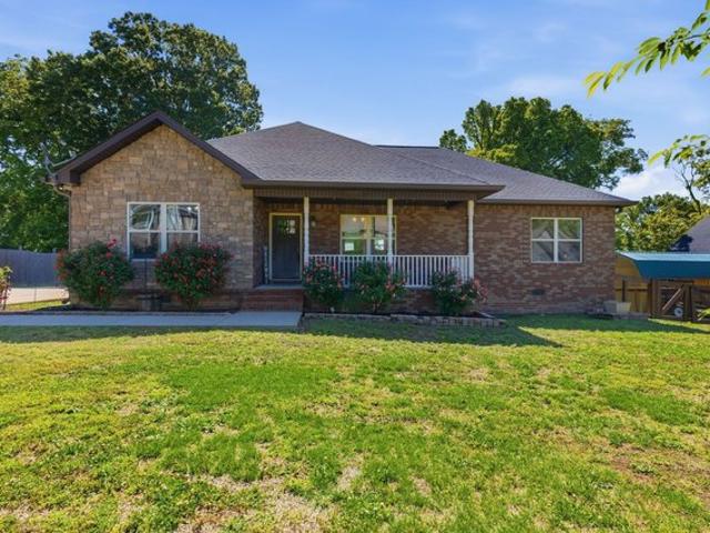 100 Mockingbird Ln, Hartsville, TN 37074