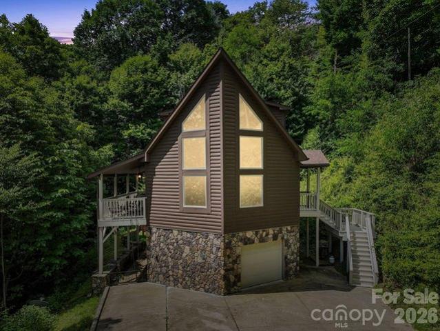 100 Moonshineholler Dr, Maggie Valley, NC 28751