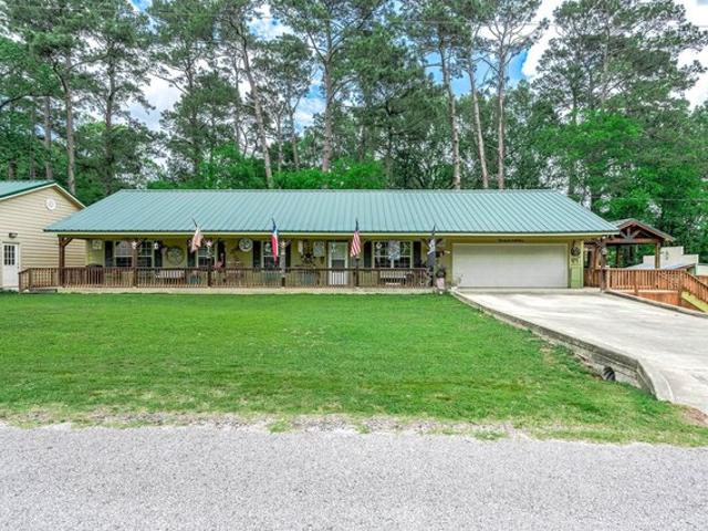 100 Magnolia Pl, Coldspring, TX 77331