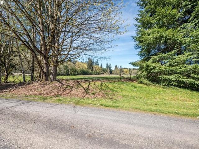 100 Magpie Dr, Castle Rock, WA 98611