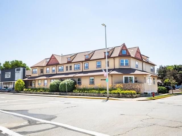 100 Main St Apt 201, Pewaukee, WI 53072