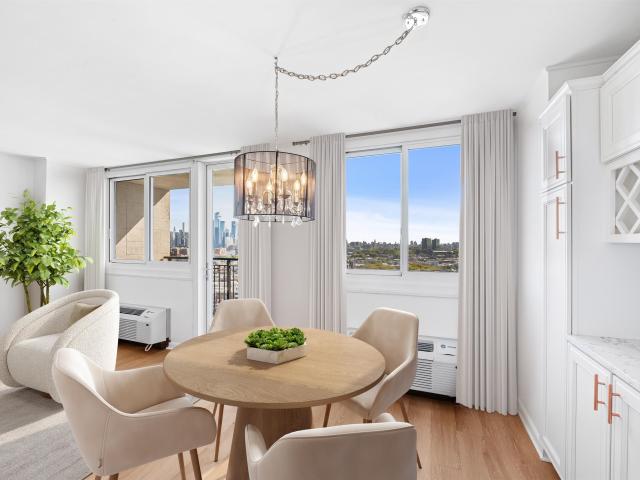 100 Manhattan Ave # 910