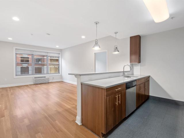 100 Marshall St # 501