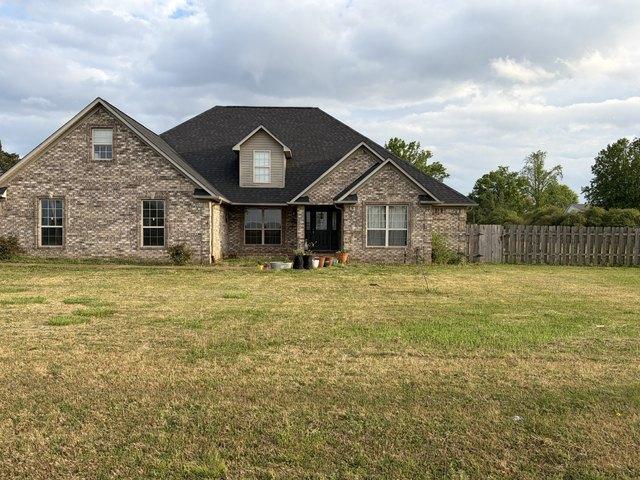 100 Mary Kate Ln, Henderson, TN 38340