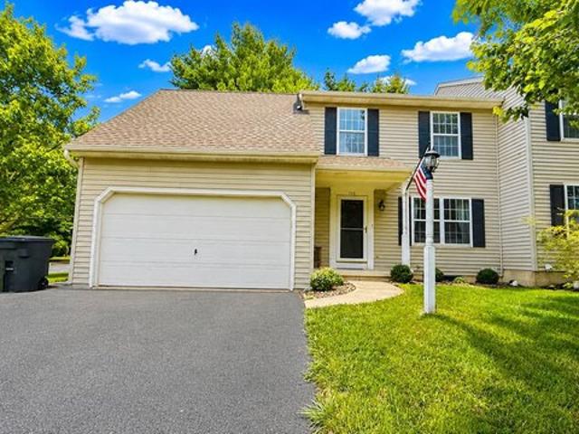 100 Meadowcroft Dr, Lancaster, PA 17603