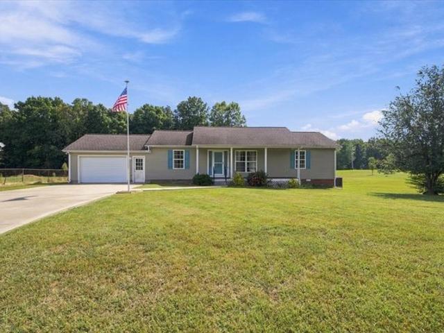 100 Meadows Ln, McEwen, TN 37101