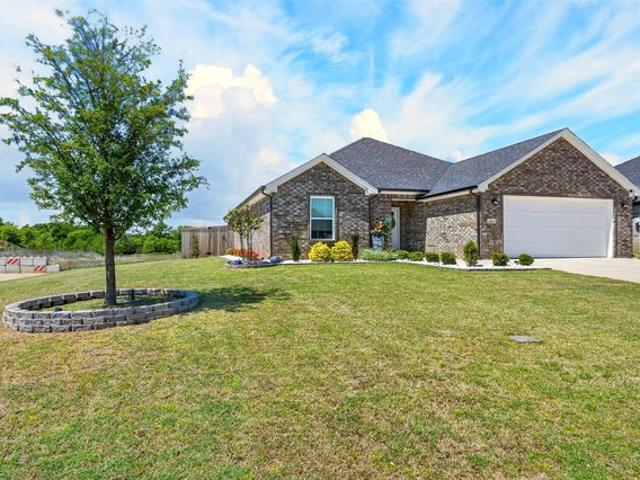 100 Midway Mdws, Pottsboro, TX 75076