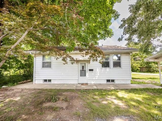 100 N 79th St, Belleville, IL 62223