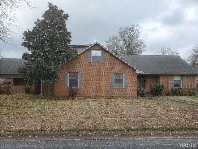 100 N Clayton St, Charleston, MO 63834