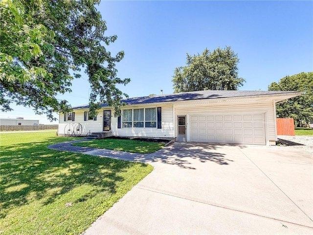 100 N Reel St, Oakland, IL 61943