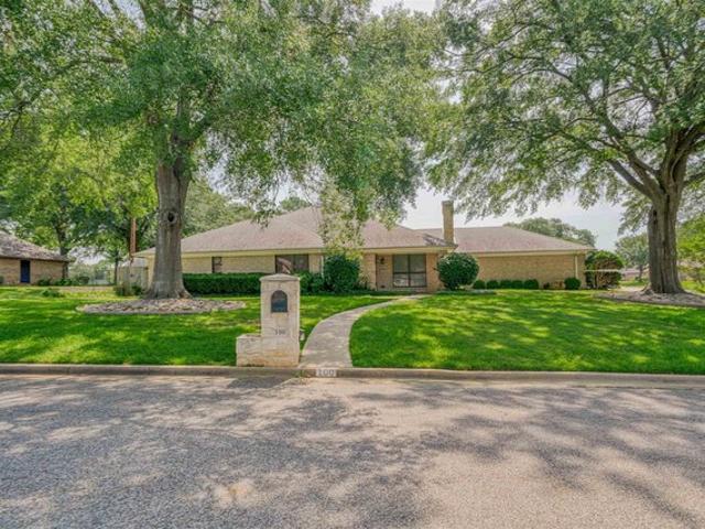 100 Northhill Ct, Longview, TX 75605