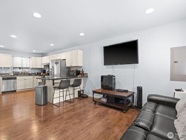 100 NE Galley Way