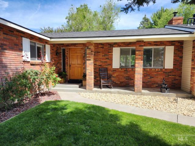 100 NW Carrie Circle