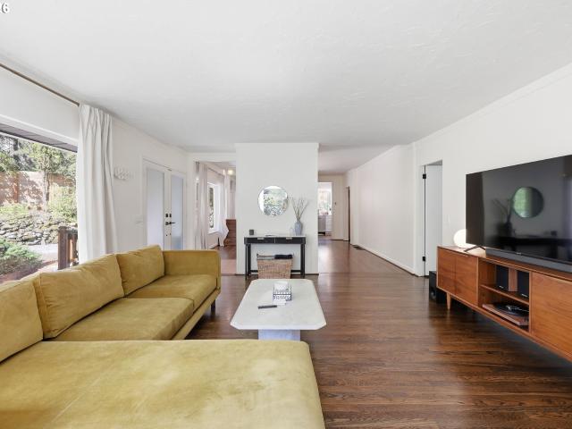 100 nw pittock ave