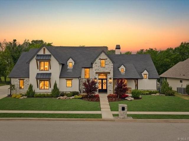 100 S 72nd Ct, Broken Arrow, OK 74014