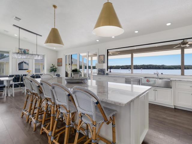 100 S Waterway Dr