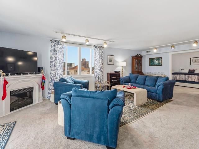 100 S Berkley Square