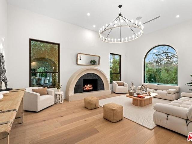 100 S LA Jolla Ave, Los Angeles, CA 90048
