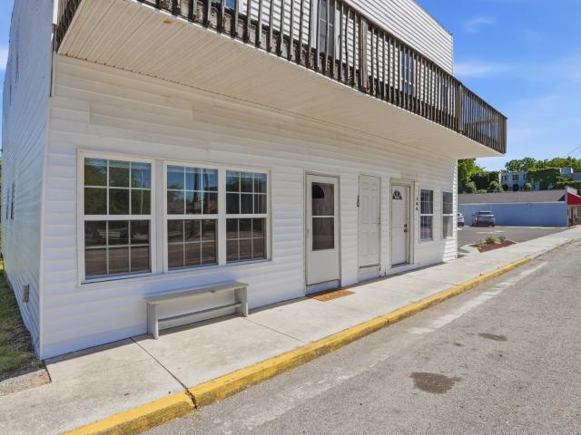 100 S Main St