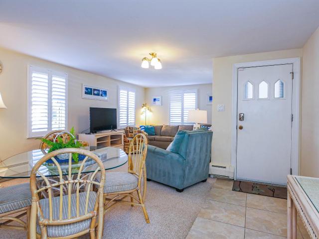 100 S Richards Avenue, first floor