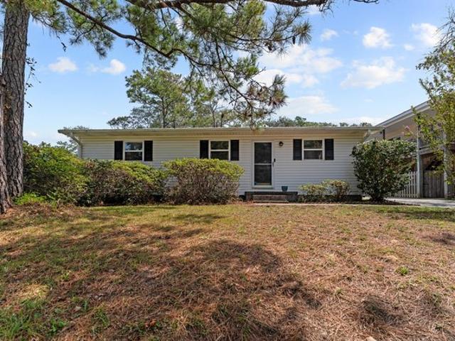 100 SE 35th St, Oak Island, NC 28465