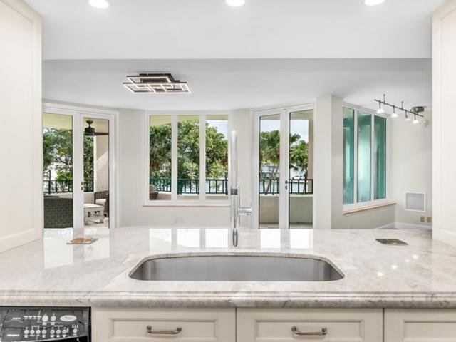 100 SE 5th Ave Apt 202, Boca Raton, FL 33432