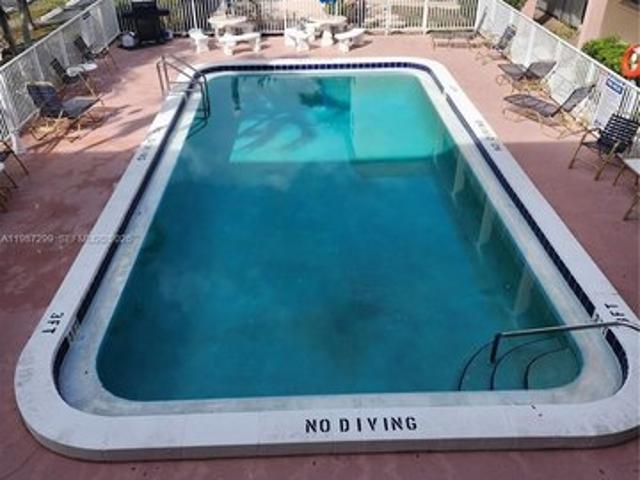 100 SE 6th Ave Apt 107, Pompano Beach, FL 33060