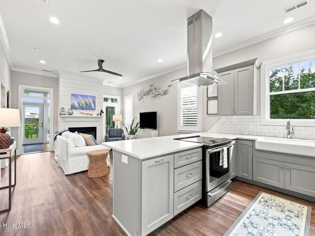 100 Sea Grove Lane