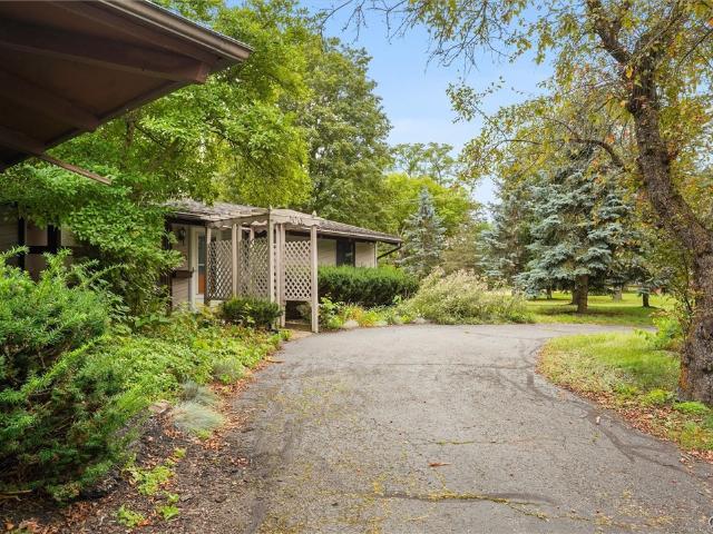 100 Sherbrooke Road